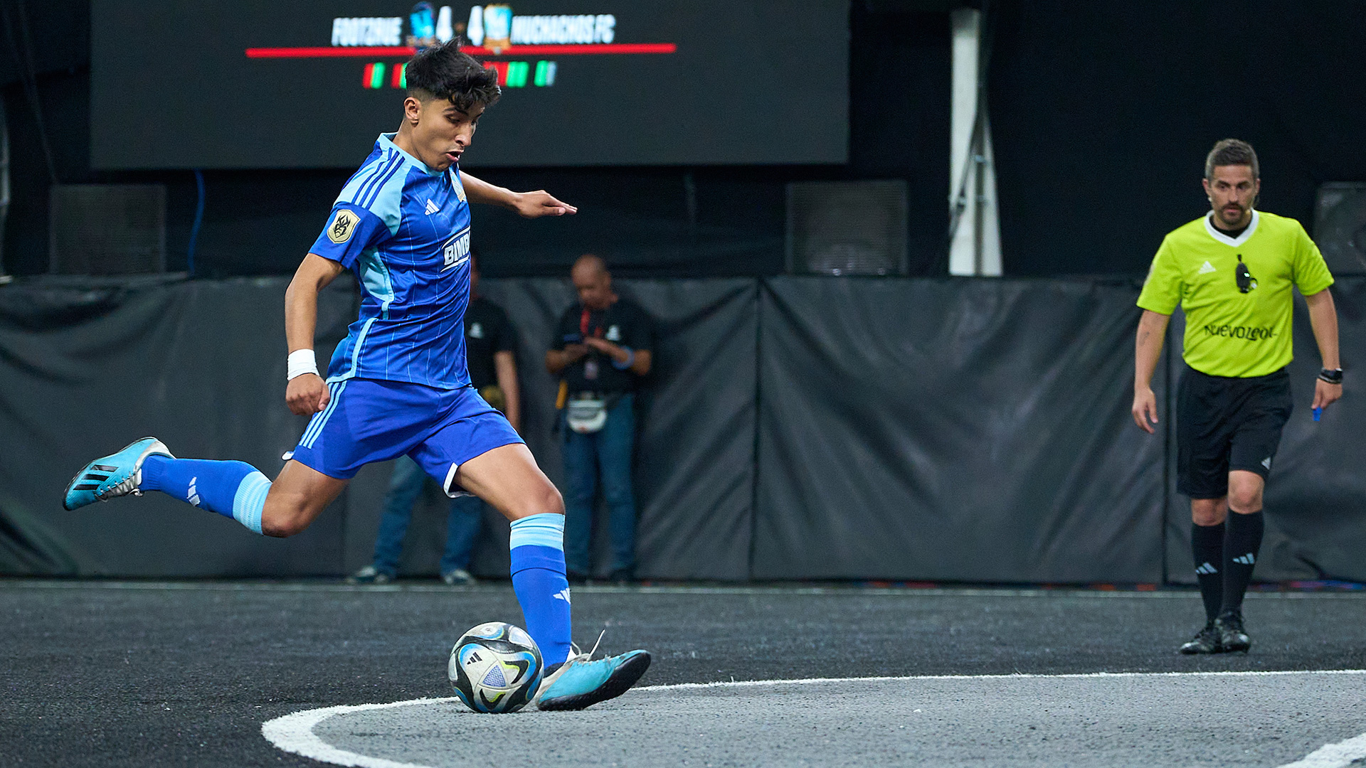 Cárdenas marca el penalti más surrealista de la Kings World Cup | Kings ...