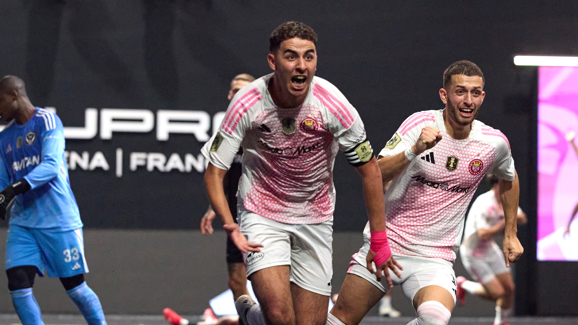 Los Troncos FC and Porcinos FC win the semifinals in Paris | Kings ...